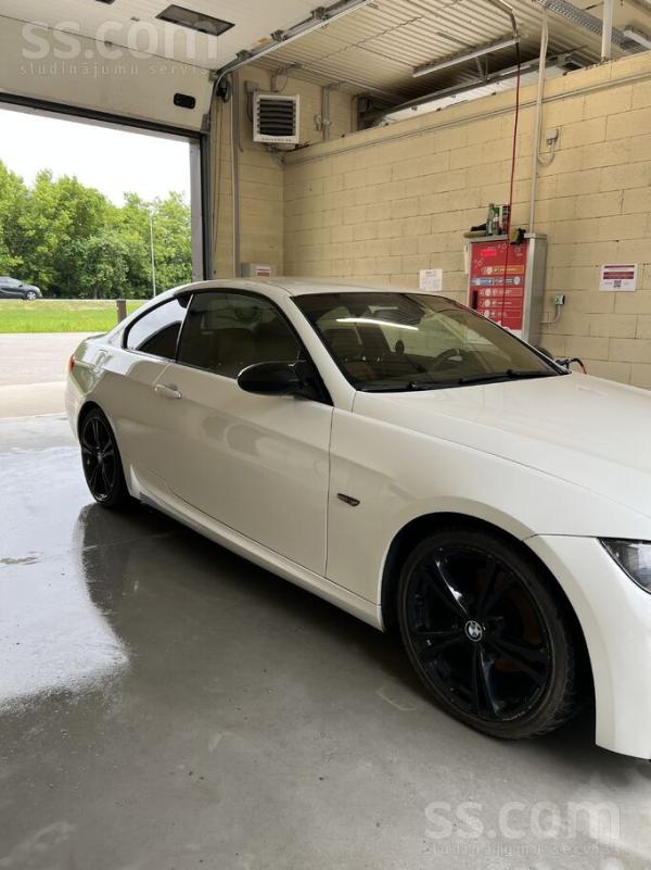 Balts BMW 320 2009 Rīga, ar dzinēja tilpumu 2.00 L un nobraukumu 242 tūkst. km par 7000 €, foto 4 vietnē AUTOMOTO.COM.LV