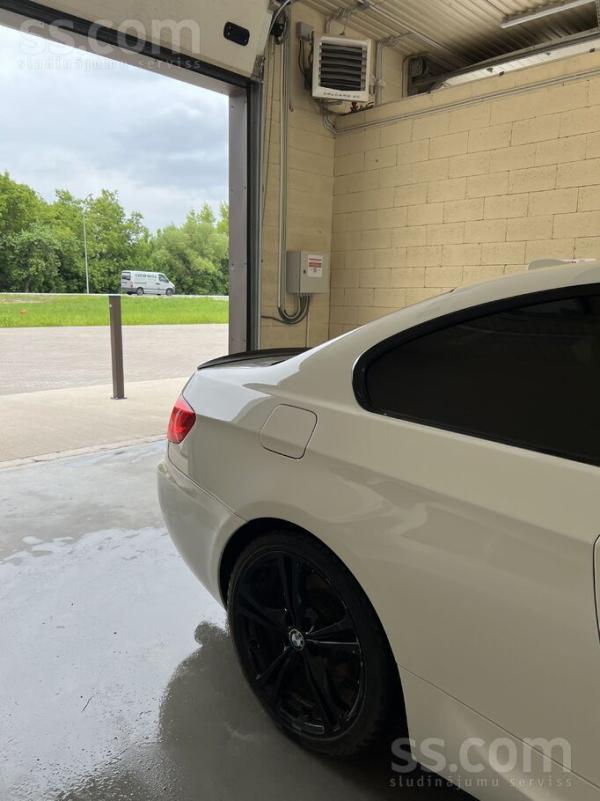 Balts BMW 320 2009 Rīga, ar dzinēja tilpumu 2.00 L un nobraukumu 242 tūkst. km par 7000 €, foto 6 vietnē AUTOMOTO.COM.LV