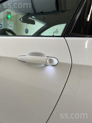 White BMW 320 2009 in Riga, with an engine capacity of 2.00 L and mileage of 242 thousand km for 7000 €, photo 11 on AUTOMOTO.COM.LV