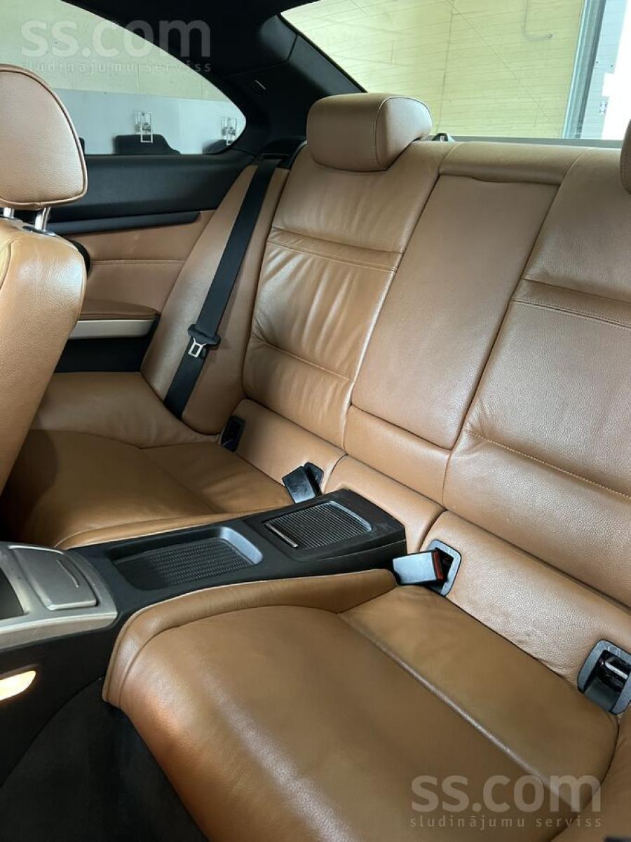 White BMW 320 2009 in Riga, with an engine capacity of 2.00 L and mileage of 242 thousand km for 7000 €, photo 14 on AUTOMOTO.COM.LV