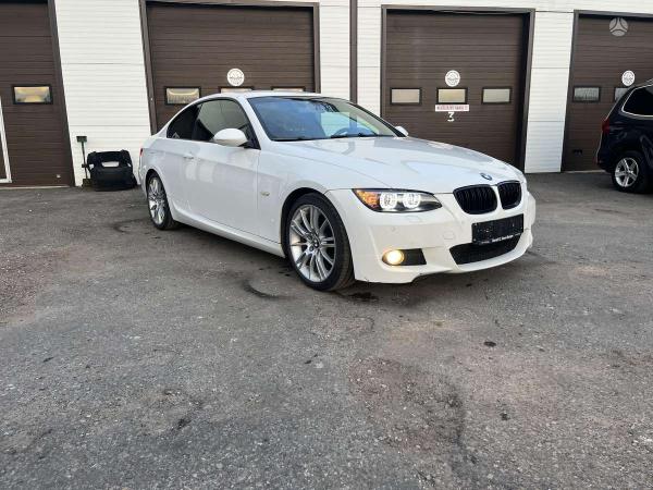 White BMW 320 2009 in Utena, with an engine capacity of 2.00 L and mileage of 189 thousand km for 6500 €, photo 3 on AUTOMOTO.COM.LV