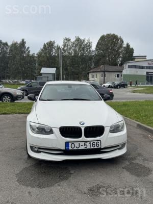 White BMW 320 2010 in Riga, with an engine capacity of 2.00 L and mileage of 339 thousand km for 7100 €, photo 3 on AUTOMOTO.COM.LV
