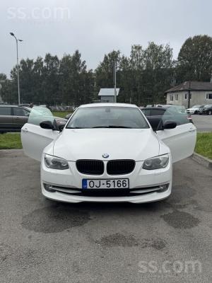 White BMW 320 2010 in Riga, with an engine capacity of 2.00 L and mileage of 339 thousand km for 7100 €, photo 4 on AUTOMOTO.COM.LV
