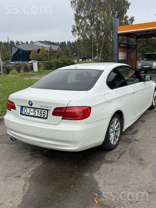 Balts BMW 320 2010 Rīga, ar dzinēja tilpumu 2.00 L un nobraukumu 339 tūkst. km par 7100 €, foto 5 vietnē AUTOMOTO.COM.LV