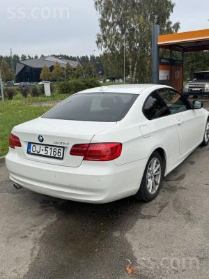 White BMW 320 2010 in Riga, with an engine capacity of 2.00 L and mileage of 339 thousand km for 7100 €, photo 5 on AUTOMOTO.COM.LV