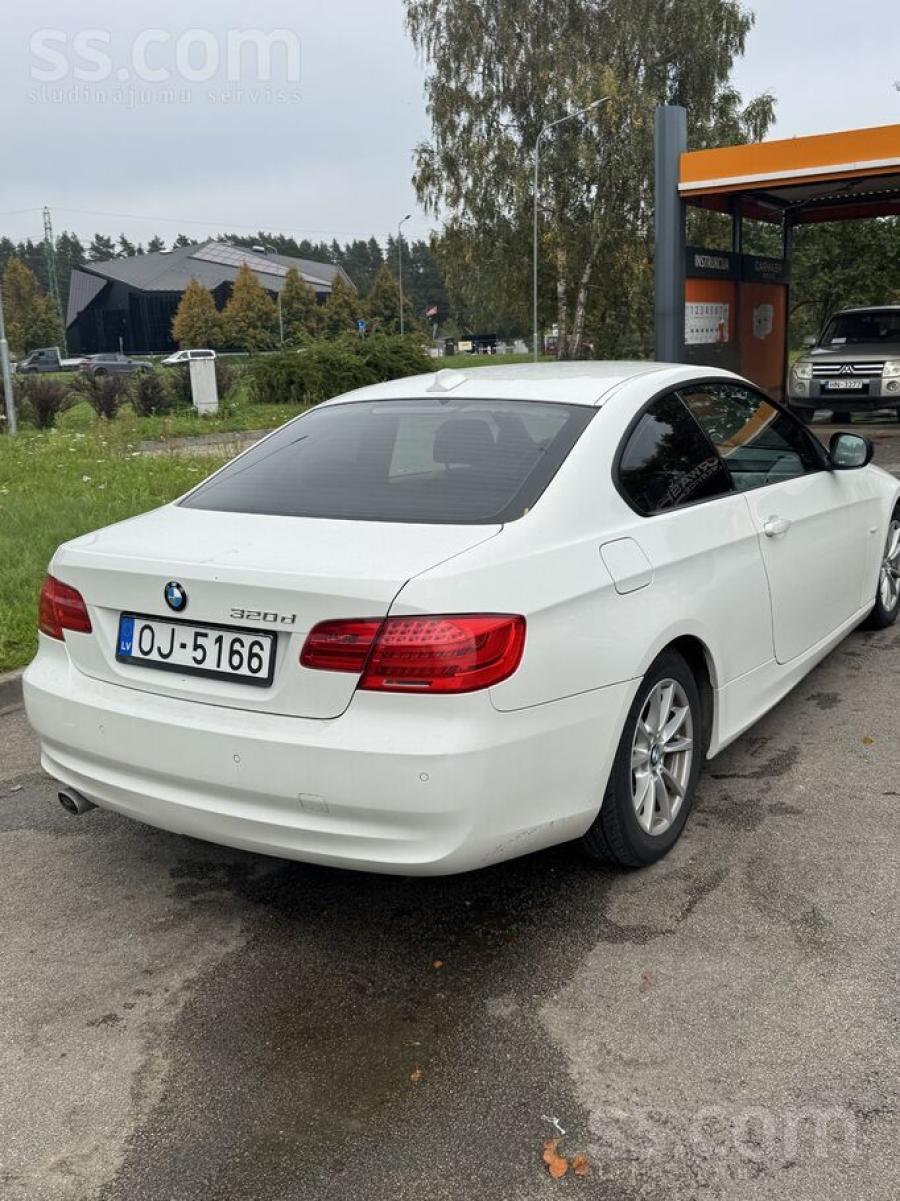 White BMW 320 2010 in Riga, with an engine capacity of 2.00 L and mileage of 339 thousand km for 7100 €, photo 5 on AUTOMOTO.COM.LV