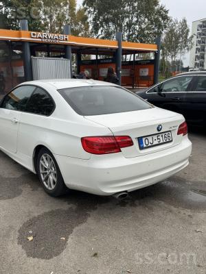 White BMW 320 2010 in Riga, with an engine capacity of 2.00 L and mileage of 339 thousand km for 7100 €, photo 6 on AUTOMOTO.COM.LV