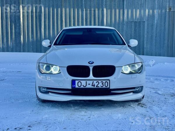 White BMW 320 2011 in Jelgava, with an engine capacity of 2.00 L and mileage of 0 thousand km for 8500 €, photo 3 on AUTOMOTO.COM.LV