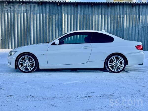 White BMW 320 2011 in Jelgava, with an engine capacity of 2.00 L and mileage of 0 thousand km for 8500 €, photo 4 on AUTOMOTO.COM.LV