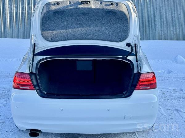 White BMW 320 2011 in Jelgava, with an engine capacity of 2.00 L and mileage of 0 thousand km for 8500 €, photo 9 on AUTOMOTO.COM.LV