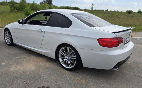 White BMW 320 2011 in Siauliai, with an engine capacity of 1.96 L and mileage of 273 thousand km for 6500 €, photo 2 on AUTOMOTO.COM.LV