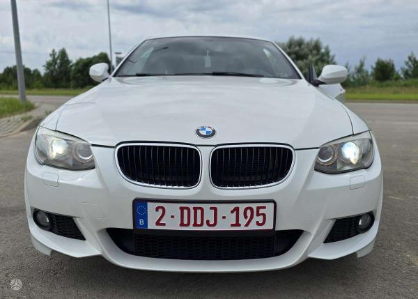 White BMW 320 2011 in Siauliai, with an engine capacity of 1.96 L and mileage of 273 thousand km for 6500 €, photo 3 on AUTOMOTO.COM.LV