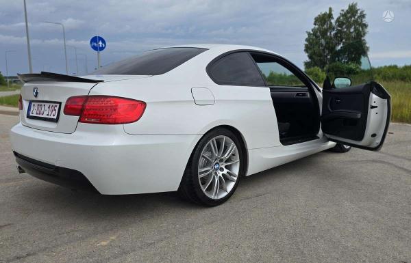 White BMW 320 2011 in Siauliai, with an engine capacity of 1.96 L and mileage of 273 thousand km for 6500 €, photo 5 on AUTOMOTO.COM.LV