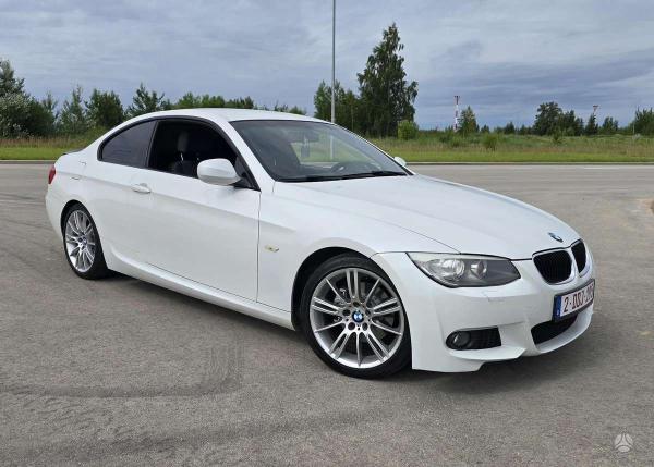 White BMW 320 2011 in Siauliai, with an engine capacity of 1.96 L and mileage of 273 thousand km for 6500 €, photo 7 on AUTOMOTO.COM.LV