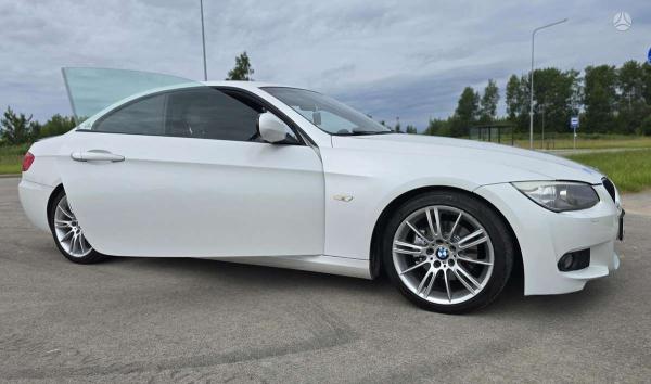 White BMW 320 2011 in Siauliai, with an engine capacity of 1.96 L and mileage of 273 thousand km for 6500 €, photo 8 on AUTOMOTO.COM.LV