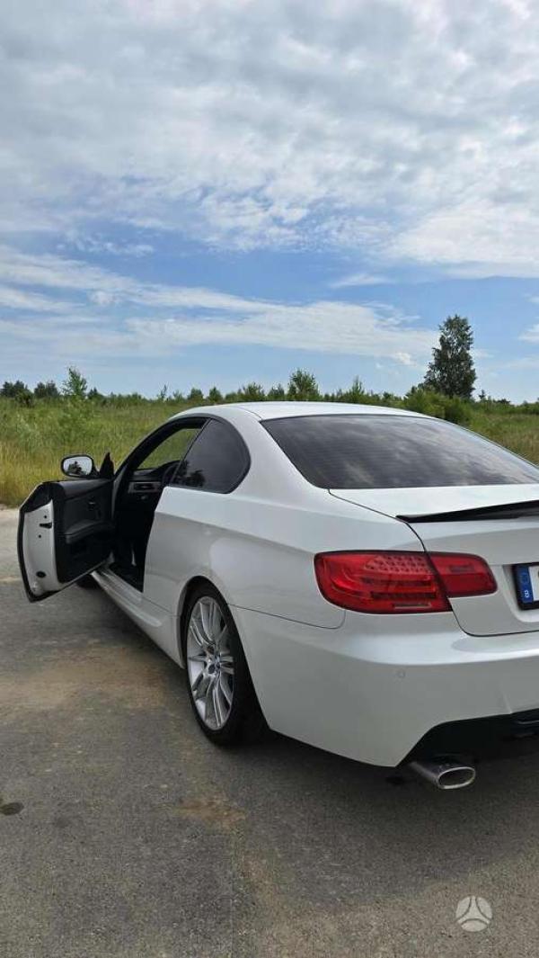 White BMW 320 2011 in Siauliai, with an engine capacity of 1.96 L and mileage of 273 thousand km for 6500 €, photo 10 on AUTOMOTO.COM.LV