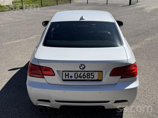 White BMW 320 2012 in Valmiera, with an engine capacity of 2.00 L and mileage of 359 thousand km for 8900 €, photo 4 on AUTOMOTO.COM.LV