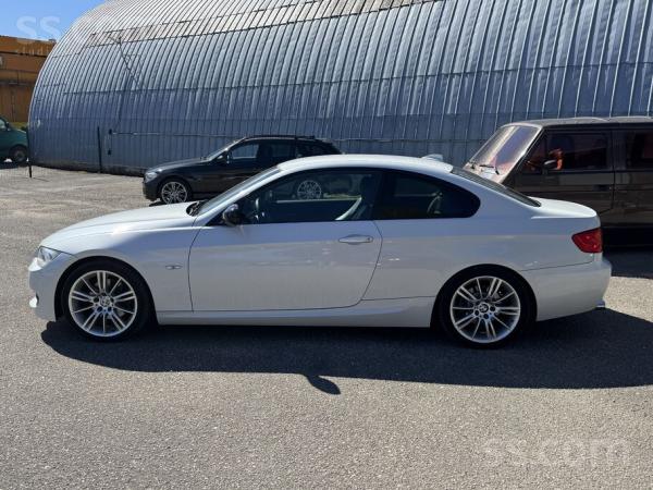 White BMW 320 2012 in Valmiera, with an engine capacity of 2.00 L and mileage of 359 thousand km for 8900 €, photo 6 on AUTOMOTO.COM.LV