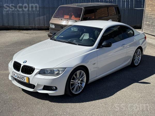 White BMW 320 2012 in Valmiera, with an engine capacity of 2.00 L and mileage of 359 thousand km for 8900 €, photo 7 on AUTOMOTO.COM.LV