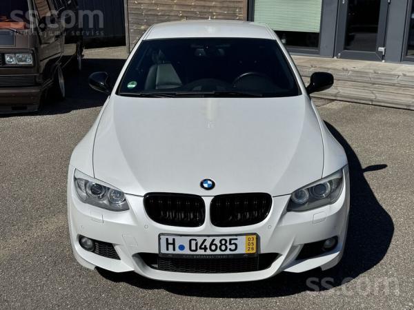 White BMW 320 2012 in Valmiera, with an engine capacity of 2.00 L and mileage of 359 thousand km for 8900 €, photo 8 on AUTOMOTO.COM.LV