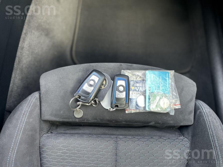 Balts BMW 320 2015 Rīga, ar dzinēja tilpumu 2.00 L un nobraukumu 131 tūkst. km par 12490 €, foto 28 vietnē AUTOMOTO.COM.LV