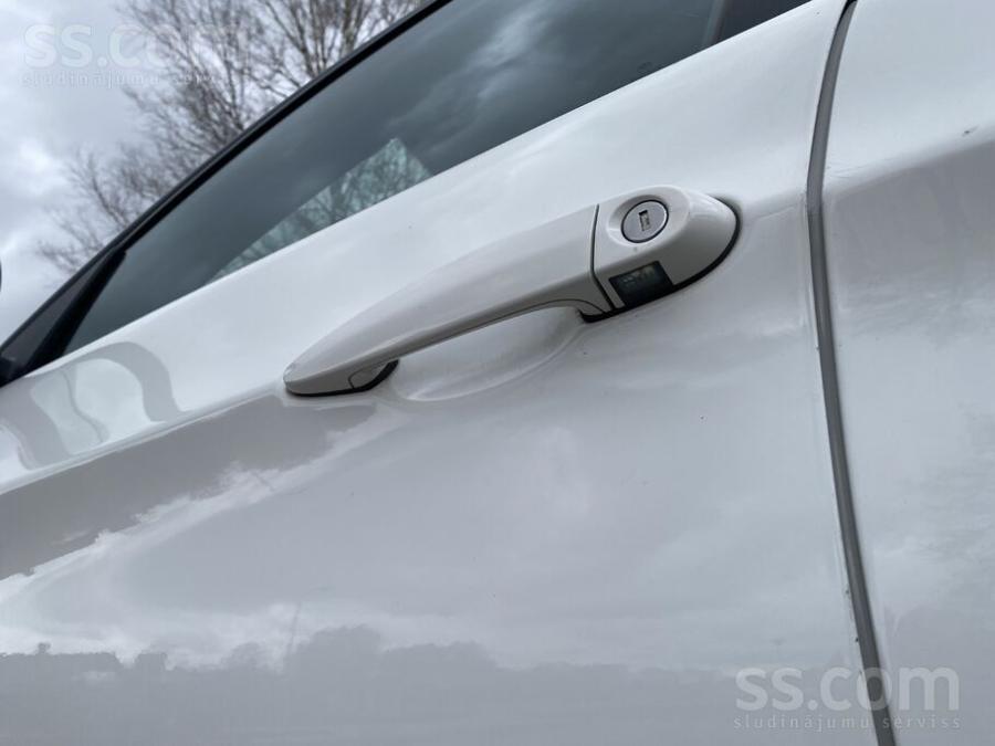 White BMW 320 2011 in Rezekne, with an engine capacity of 2.00 L and mileage of 0 thousand km for 6200 €, photo 11 on AUTOMOTO.COM.LV