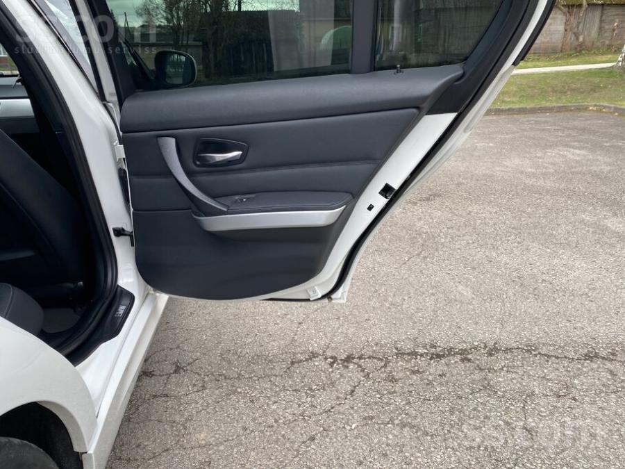 White BMW 320 2011 in Rezekne, with an engine capacity of 2.00 L and mileage of 0 thousand km for 6200 €, photo 16 on AUTOMOTO.COM.LV