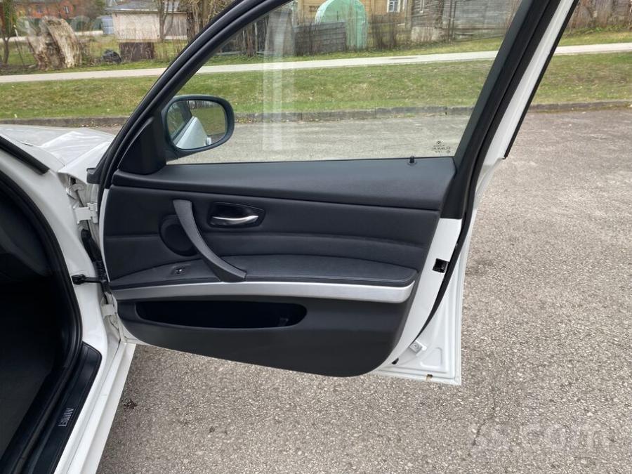 White BMW 320 2011 in Rezekne, with an engine capacity of 2.00 L and mileage of 0 thousand km for 6200 €, photo 18 on AUTOMOTO.COM.LV
