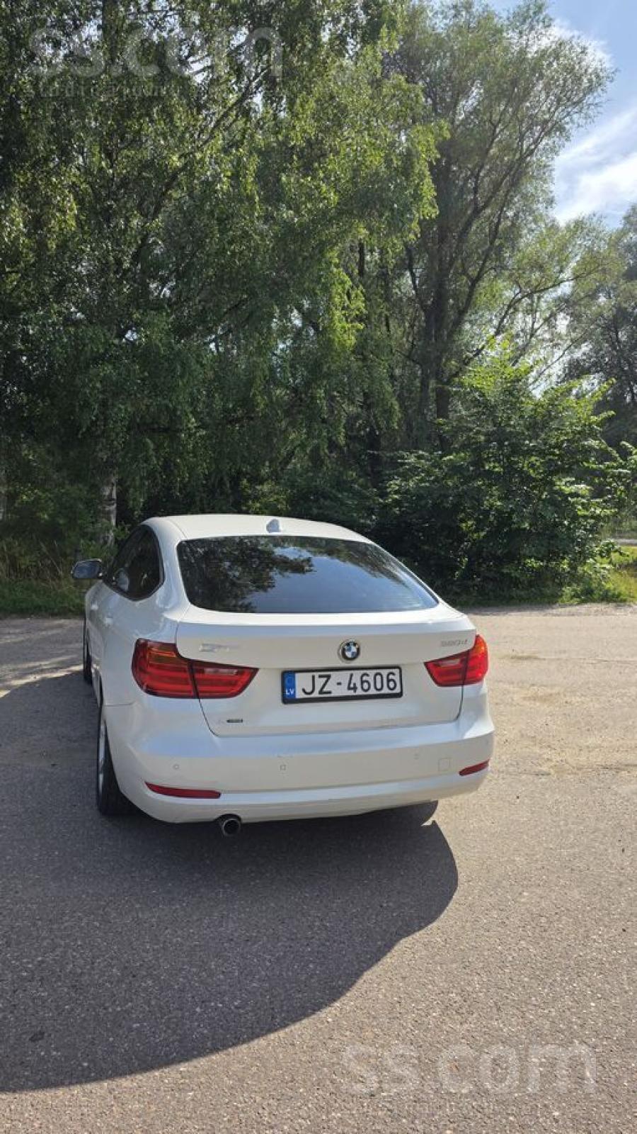 White BMW 320 2015 in Riga, with an engine capacity of 2.00 L and mileage of 181 thousand km for 11999 €, photo 7 on AUTOMOTO.COM.LV