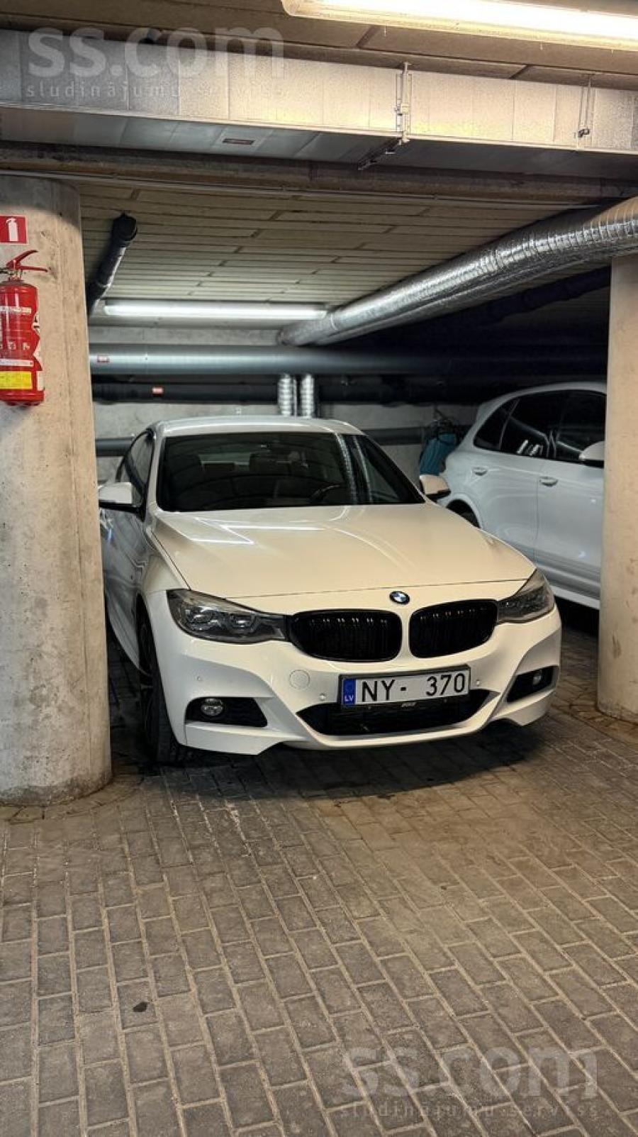 White BMW 320 2016 in Riga, with an engine capacity of 2.00 L and mileage of 250 thousand km for 15490 €, photo 11 on AUTOMOTO.COM.LV