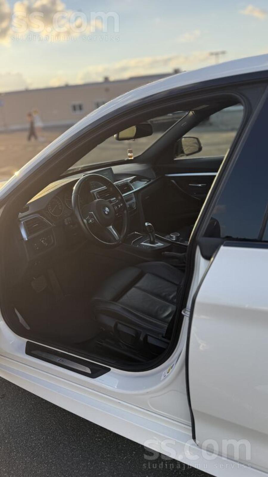 White BMW 320 2018 in Riga, with an engine capacity of 2.00 L and mileage of 215 thousand km for 18200 €, photo 9 on AUTOMOTO.COM.LV