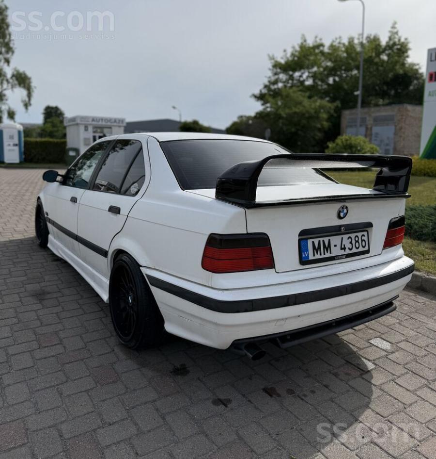 Balts BMW 320 1994 Liepāja, ar dzinēja tilpumu 2.00 L un nobraukumu 353 tūkst. km par 3800 €, foto 1 vietnē AUTOMOTO.COM.LV