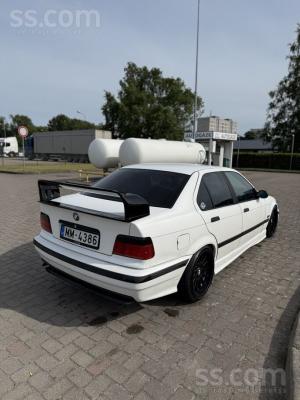 Balts BMW 320 1994 Liepāja, ar dzinēja tilpumu 2.00 L un nobraukumu 353 tūkst. km par 3800 €, foto 4 vietnē AUTOMOTO.COM.LV
