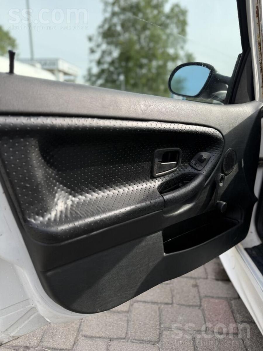 Balts BMW 320 1994 Liepāja, ar dzinēja tilpumu 2.00 L un nobraukumu 353 tūkst. km par 3800 €, foto 8 vietnē AUTOMOTO.COM.LV
