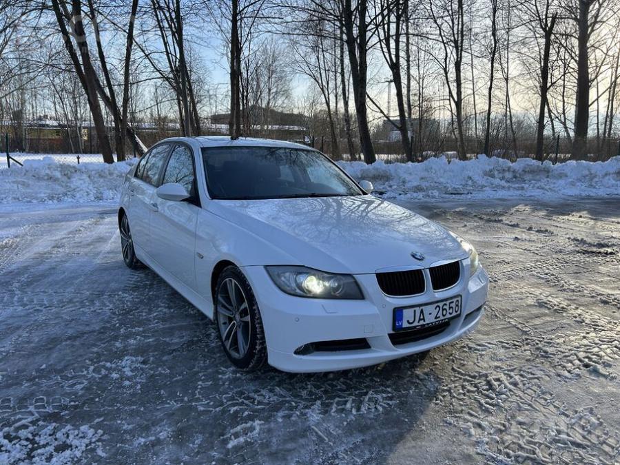 White BMW 320 2008 in Riga, with an engine capacity of 2.00 L and mileage of 211 thousand km for 4500 €, photo 1 on AUTOMOTO.COM.LV