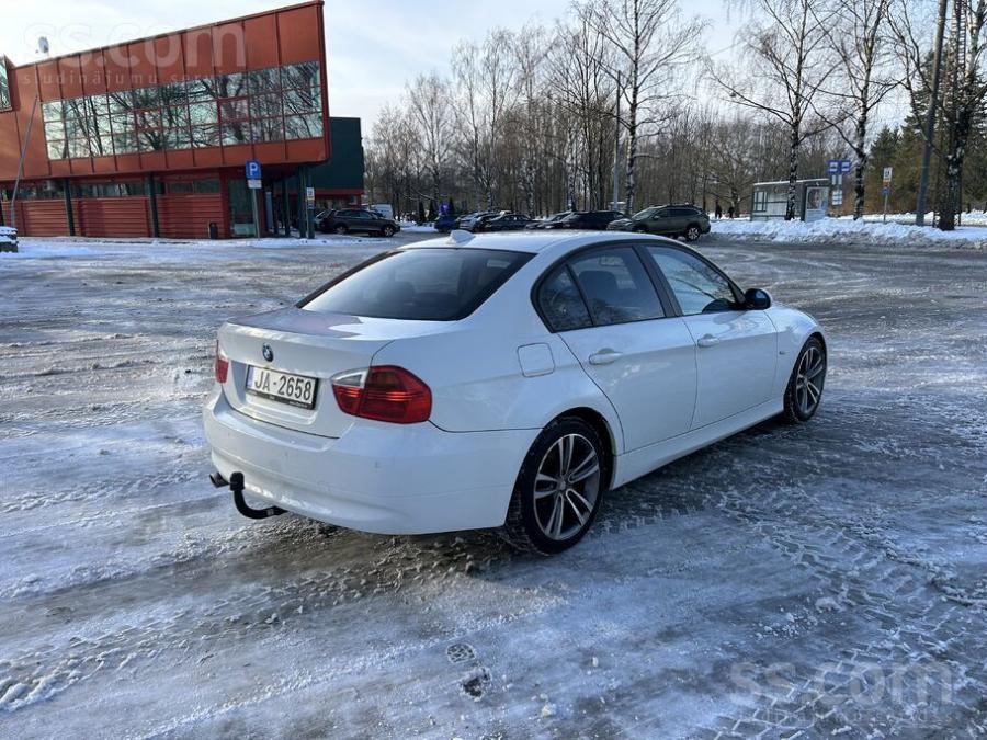 White BMW 320 2008 in Riga, with an engine capacity of 2.00 L and mileage of 211 thousand km for 4500 €, photo 3 on AUTOMOTO.COM.LV