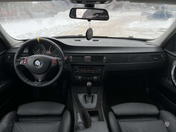 White BMW 320 2008 in Vilnius, with an engine capacity of 2.00 L and mileage of 341 thousand km for 3950 €, photo 7 on AUTOMOTO.COM.LV