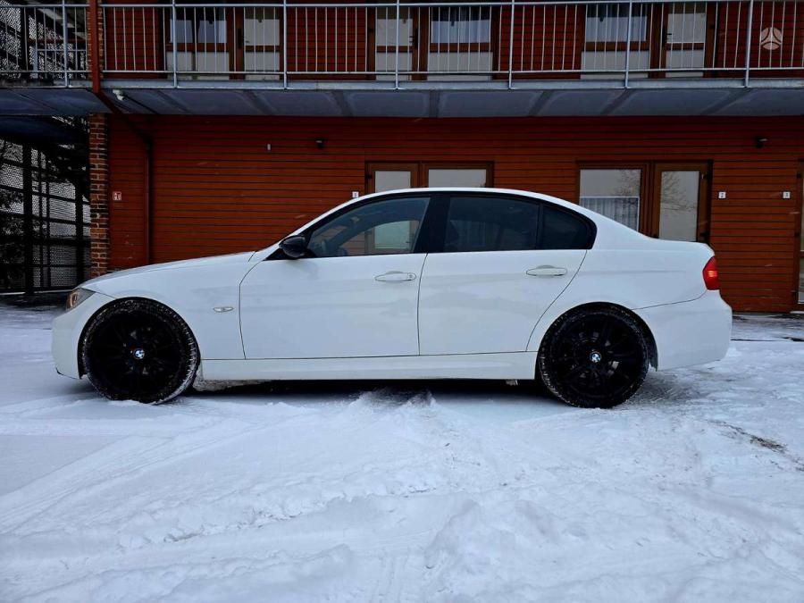 Balts BMW 320 2008 Marijampole, ar dzinēja tilpumu 2.00 L un nobraukumu 340 tūkst. km par 4100 €, foto 4 vietnē AUTOMOTO.COM.LV