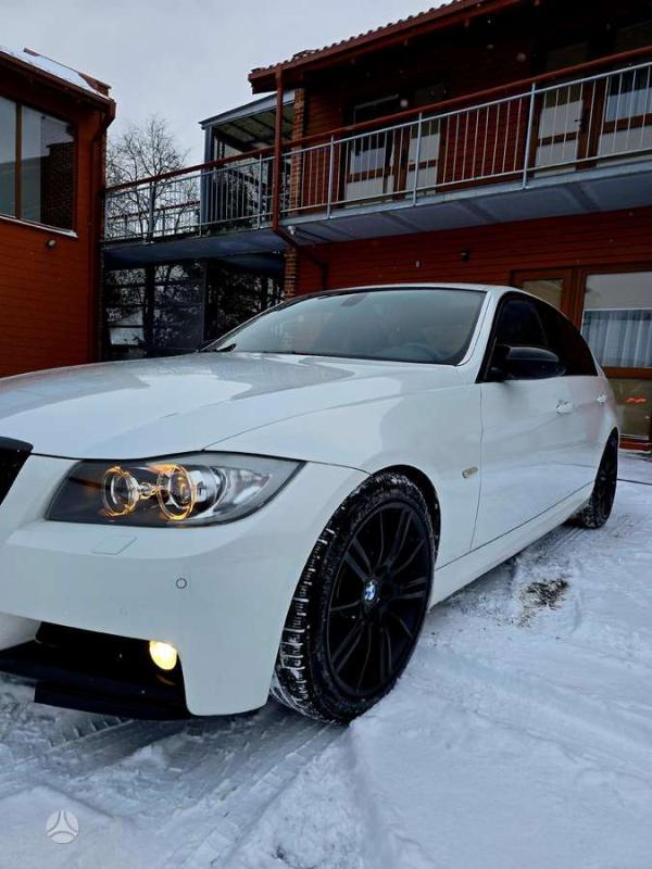 Balts BMW 320 2008 Marijampole, ar dzinēja tilpumu 2.00 L un nobraukumu 340 tūkst. km par 4100 €, foto 9 vietnē AUTOMOTO.COM.LV