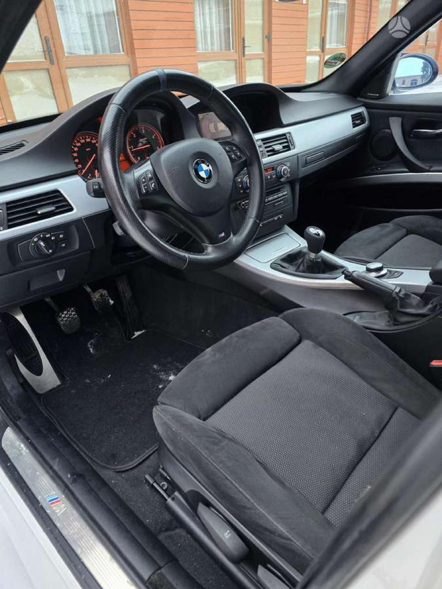 Balts BMW 320 2008 Marijampole, ar dzinēja tilpumu 2.00 L un nobraukumu 340 tūkst. km par 4100 €, foto 14 vietnē AUTOMOTO.COM.LV