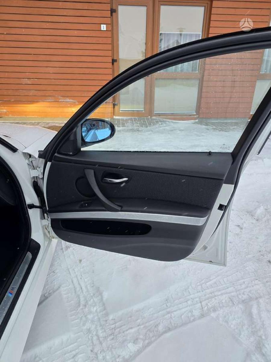 Balts BMW 320 2008 Marijampole, ar dzinēja tilpumu 2.00 L un nobraukumu 340 tūkst. km par 4100 €, foto 20 vietnē AUTOMOTO.COM.LV