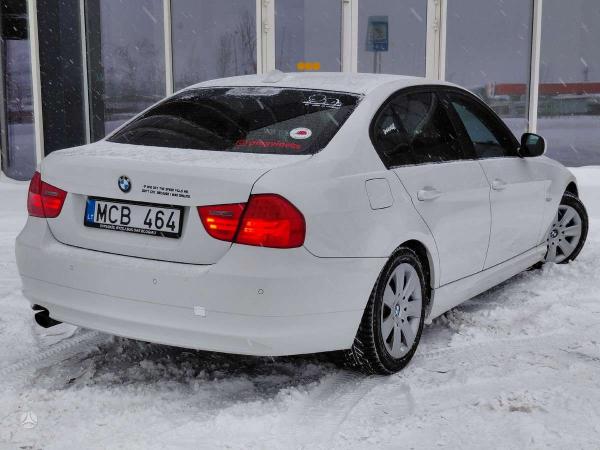 White BMW 320 2008 in Vilnius, with an engine capacity of 2.00 L and mileage of 390 thousand km for 3100 €, photo 6 on AUTOMOTO.COM.LV