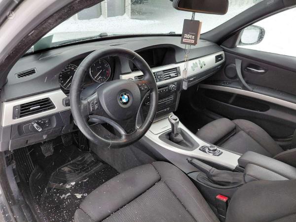 White BMW 320 2008 in Vilnius, with an engine capacity of 2.00 L and mileage of 390 thousand km for 3100 €, photo 7 on AUTOMOTO.COM.LV