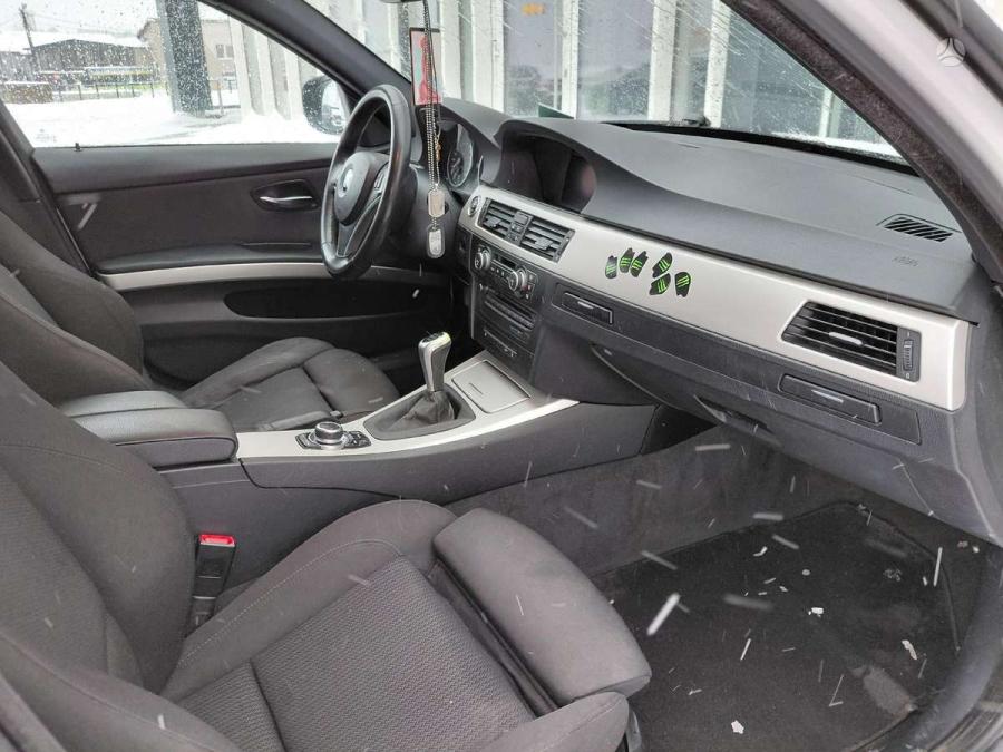 Balts BMW 320 2008 Viļņa, ar dzinēja tilpumu 2.00 L un nobraukumu 390 tūkst. km par 3100 €, foto 12 vietnē AUTOMOTO.COM.LV