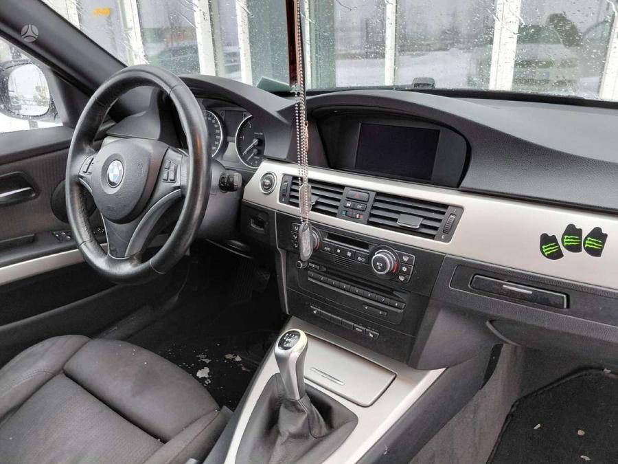 Balts BMW 320 2008 Viļņa, ar dzinēja tilpumu 2.00 L un nobraukumu 390 tūkst. km par 3100 €, foto 13 vietnē AUTOMOTO.COM.LV