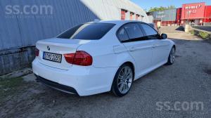 White BMW 320 2009 in Valmiera, with an engine capacity of 2.00 L and mileage of 249 thousand km for 7600 €, photo 7 on AUTOMOTO.COM.LV