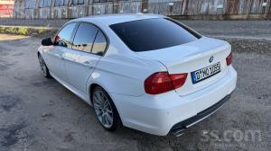 White BMW 320 2009 in Valmiera, with an engine capacity of 2.00 L and mileage of 249 thousand km for 7600 €, photo 8 on AUTOMOTO.COM.LV