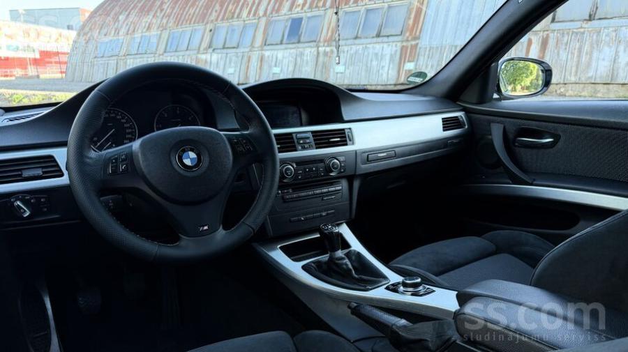 White BMW 320 2009 in Valmiera, with an engine capacity of 2.00 L and mileage of 249 thousand km for 7600 €, photo 10 on AUTOMOTO.COM.LV