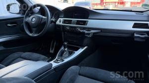 White BMW 320 2009 in Valmiera, with an engine capacity of 2.00 L and mileage of 249 thousand km for 7600 €, photo 11 on AUTOMOTO.COM.LV