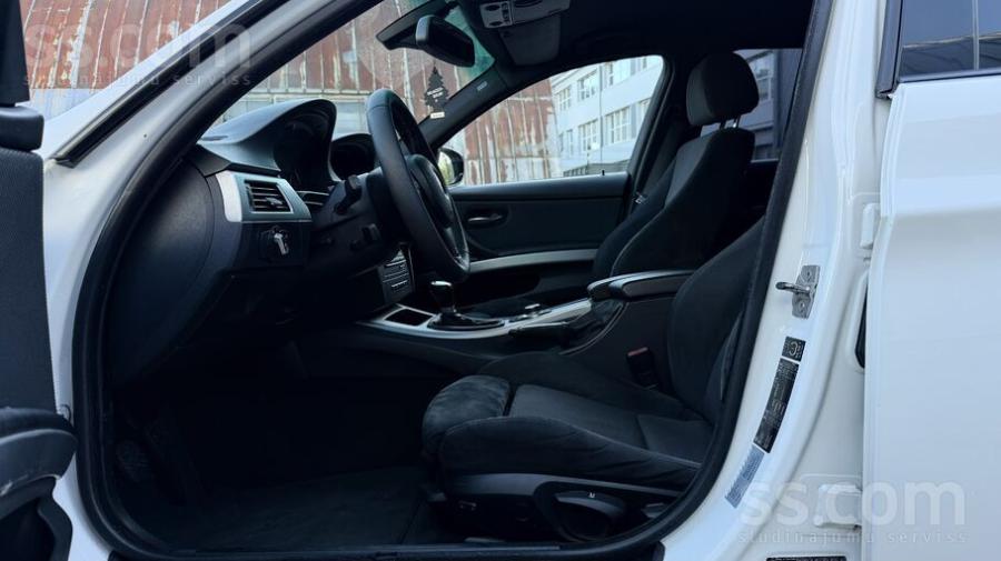 White BMW 320 2009 in Valmiera, with an engine capacity of 2.00 L and mileage of 249 thousand km for 7600 €, photo 15 on AUTOMOTO.COM.LV
